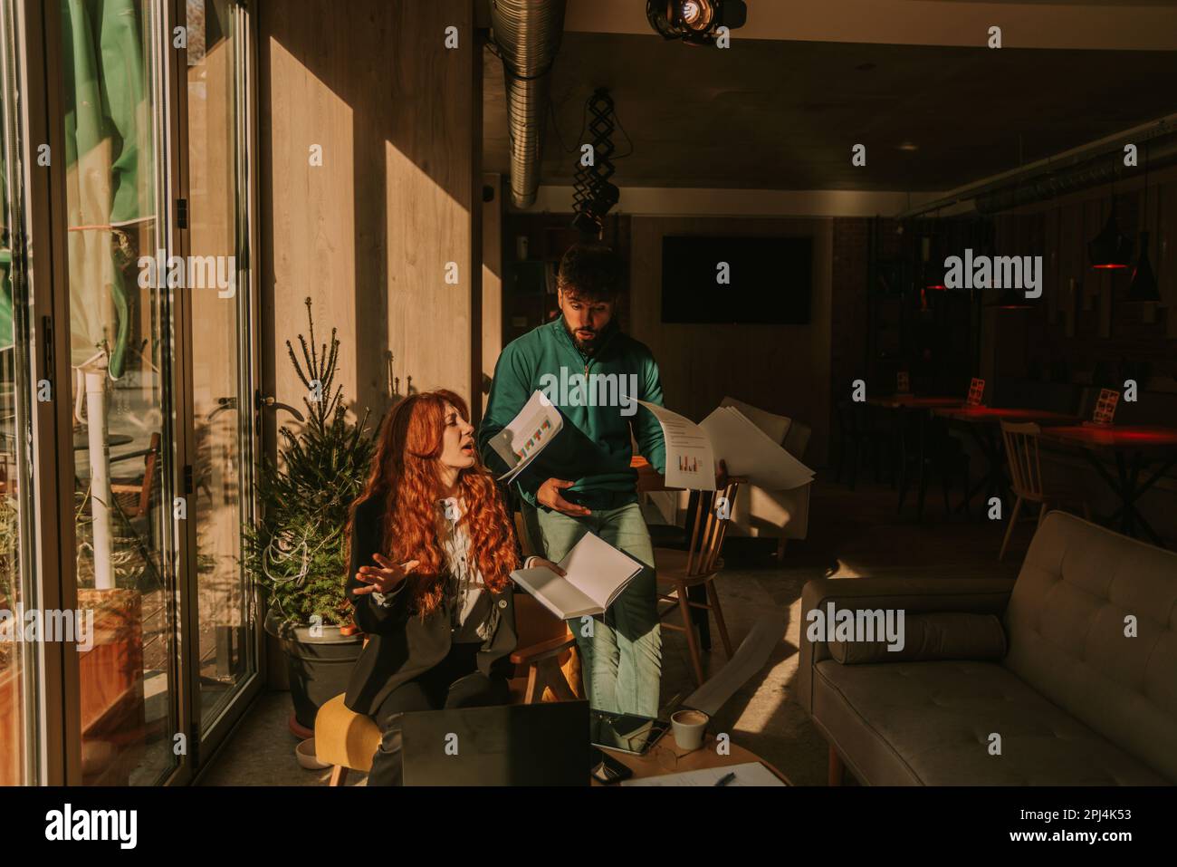 Man and woman arguing over paperwork hi-res stock photography and ...