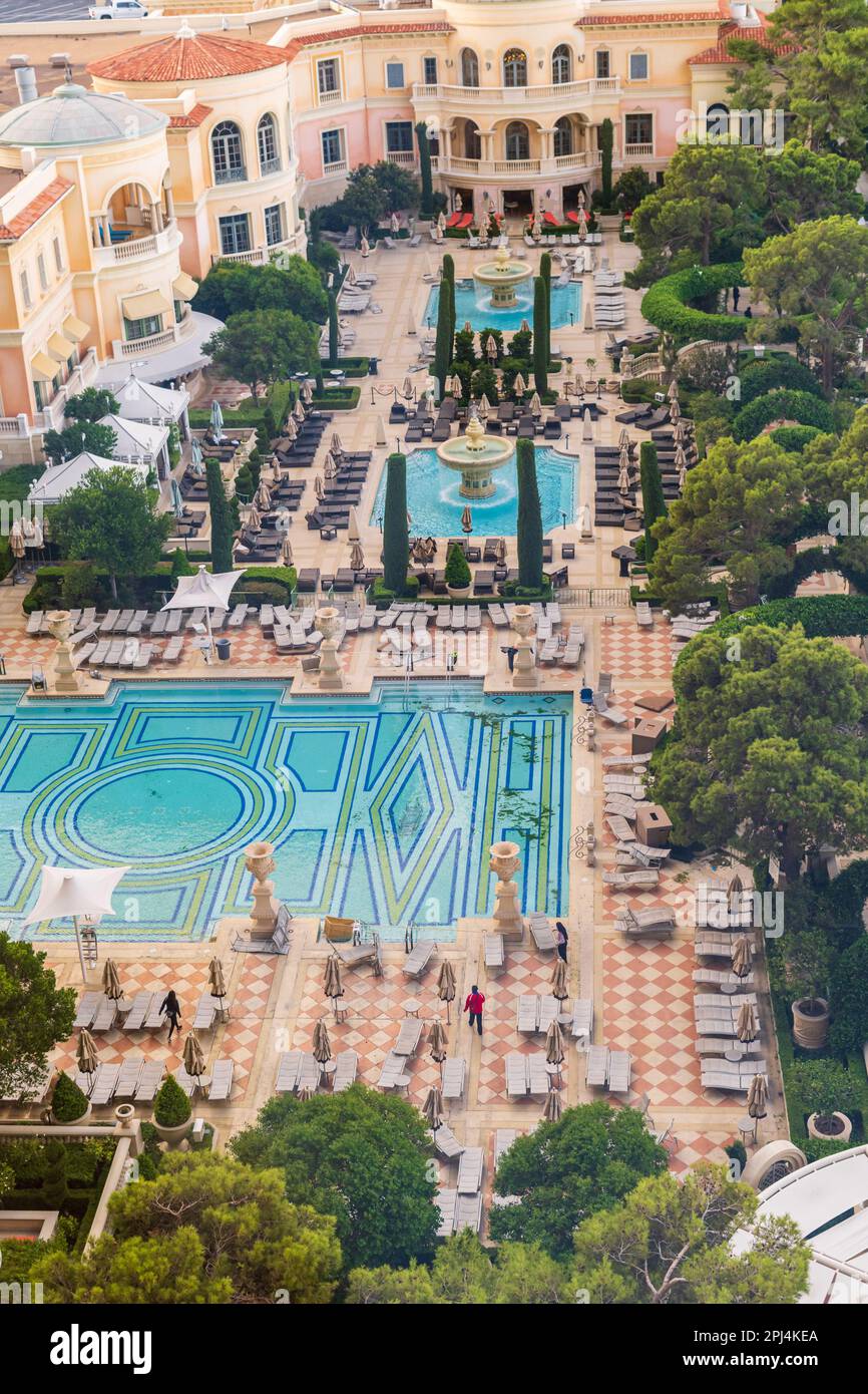 Swimming pool bellagio hotel las hi-res stock photography and images ...