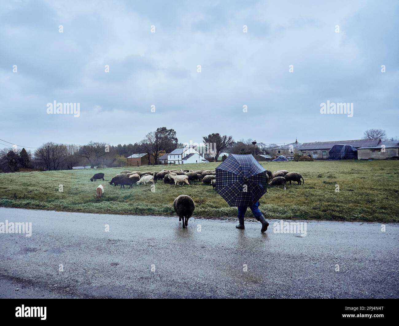 Work in the countryside hi-res stock photography and images - Alamy