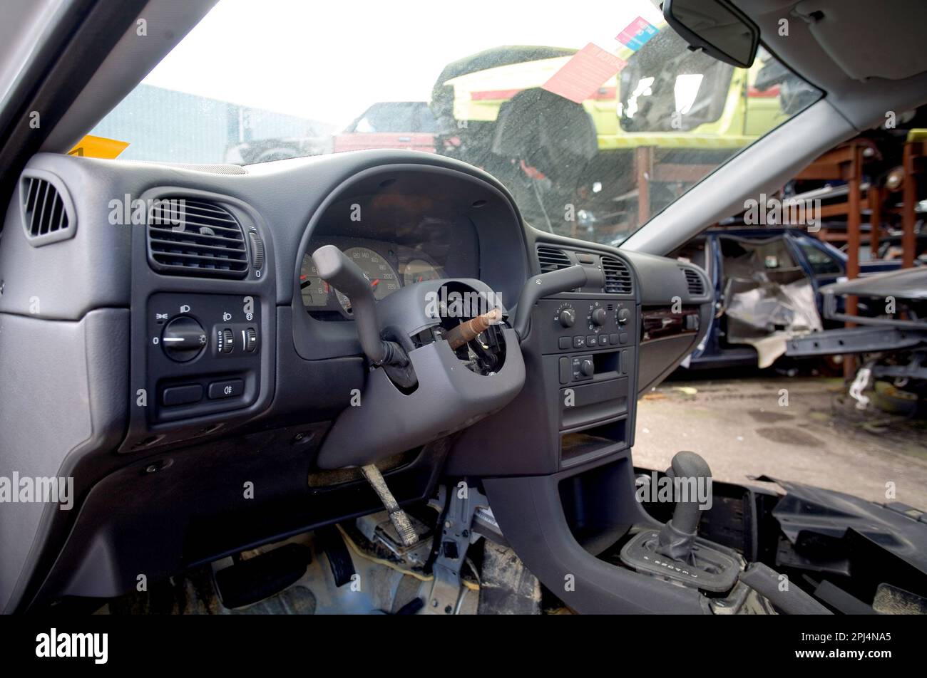 Cars on a scrapyard to recycle - Netherlands. vvbvanbree fotografie ...