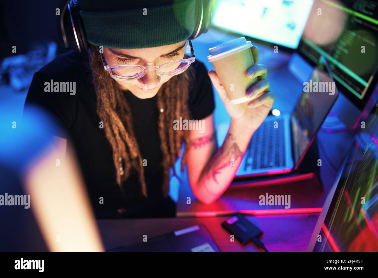 Girl hacker hi-res stock photography and images - Alamy