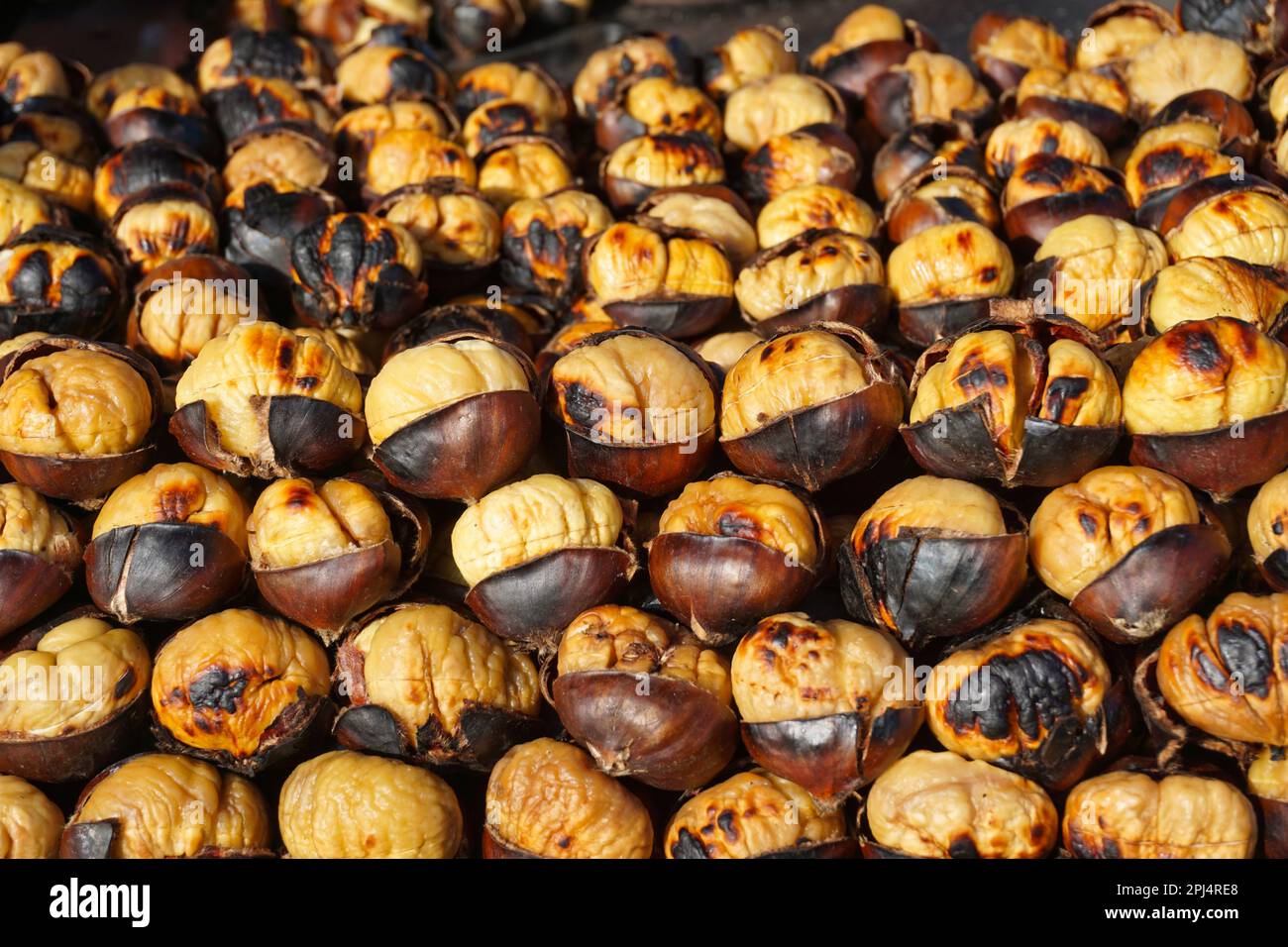 barbecued chestnuts, istanbul street delicacies Stock Photo - Alamy