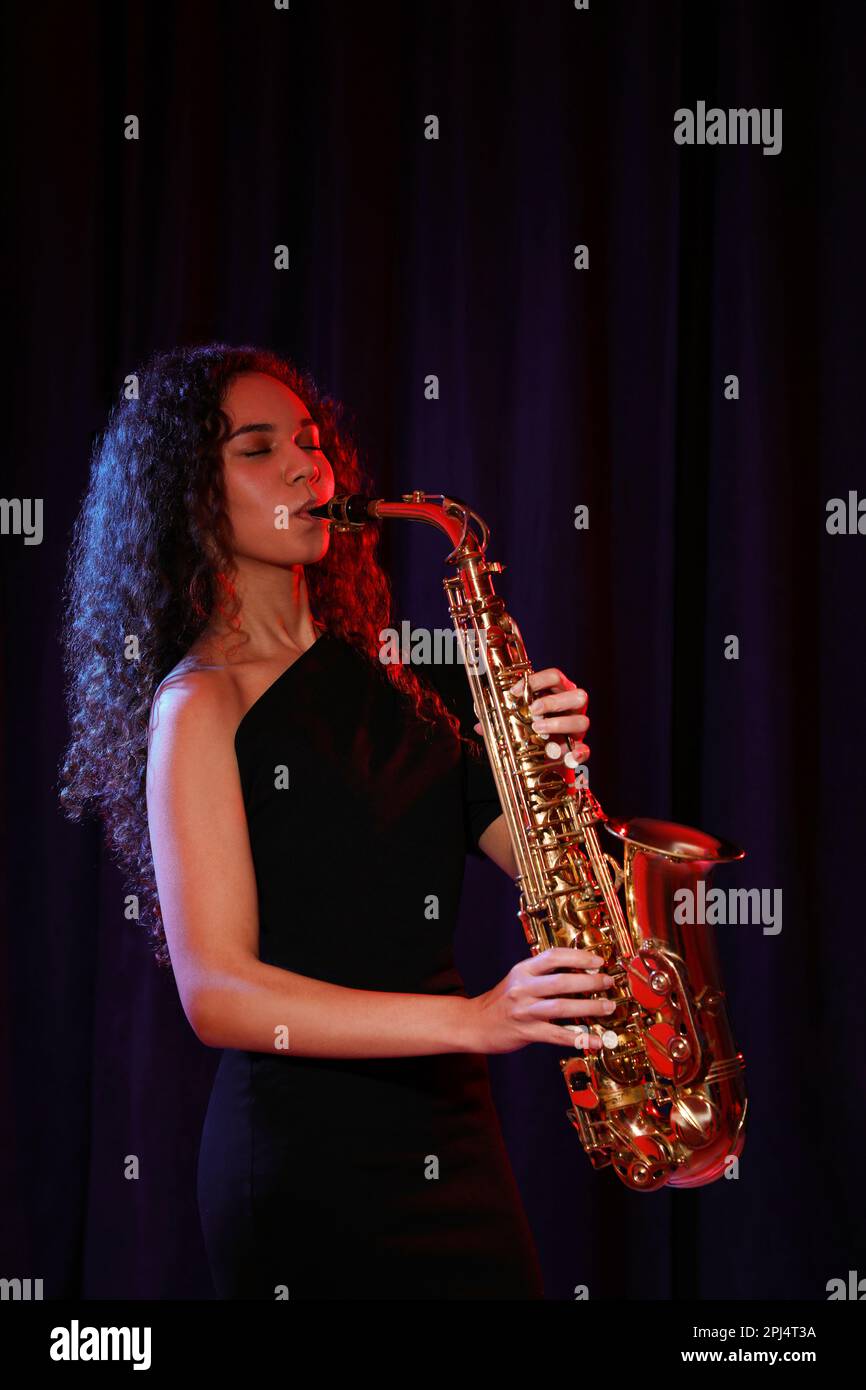 African sax lady hi-res stock photography and images - Alamy
