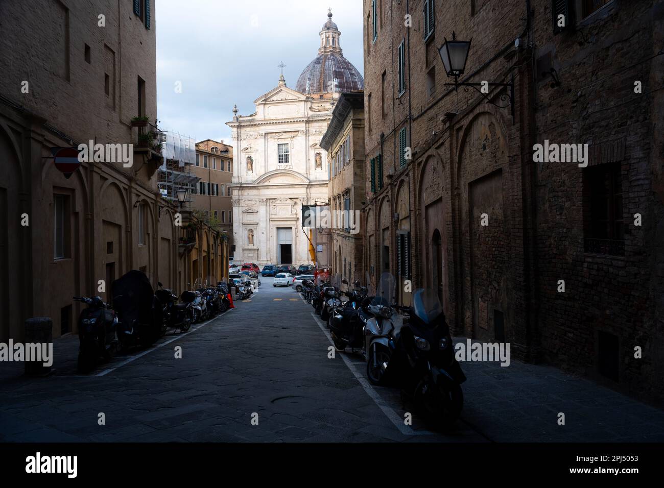 Siena central square hi-res stock photography and images - Alamy