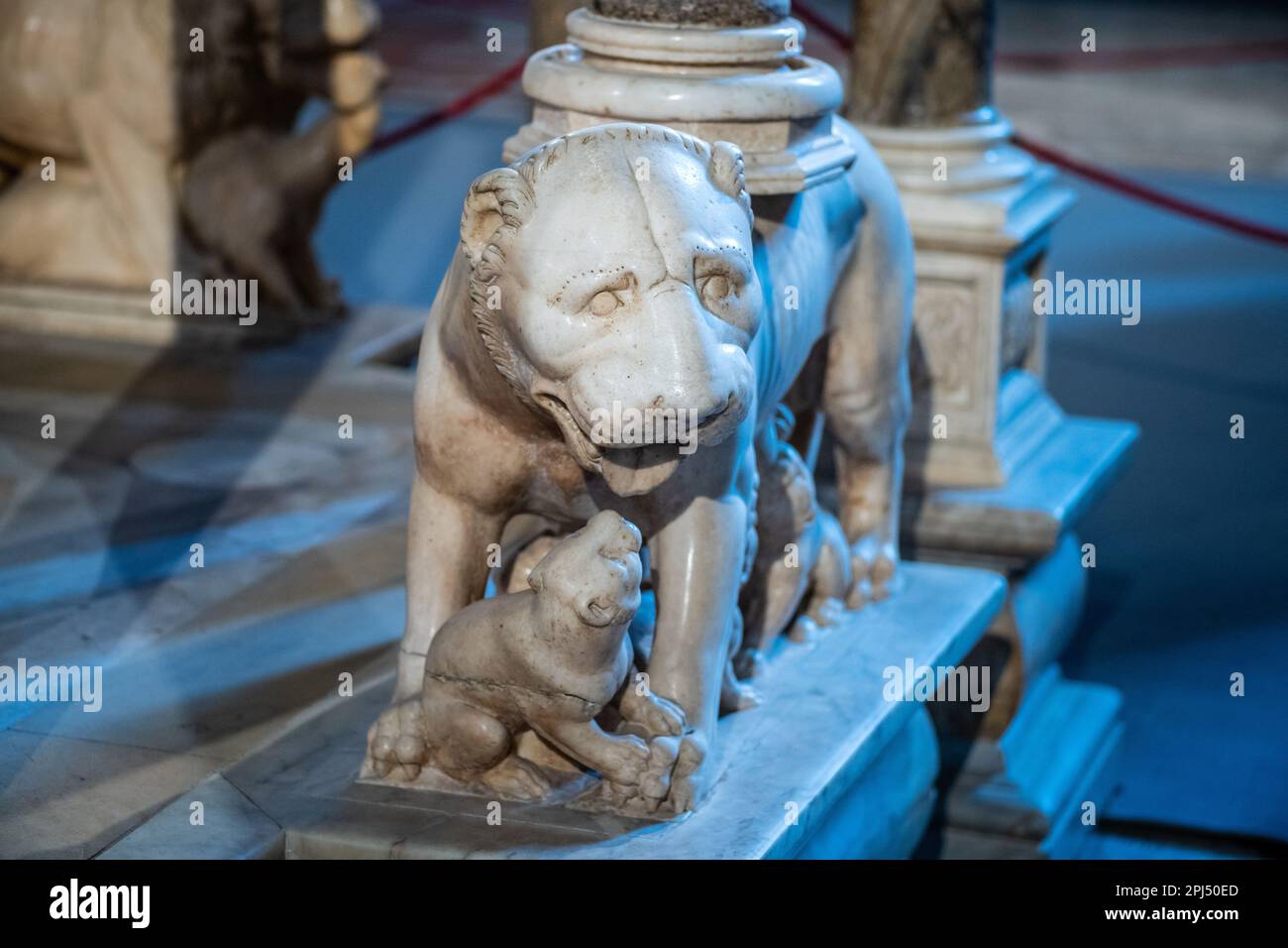Pulpit by Nicola Pisano in Siena cathedral, Italy Stock Photo - Alamy
