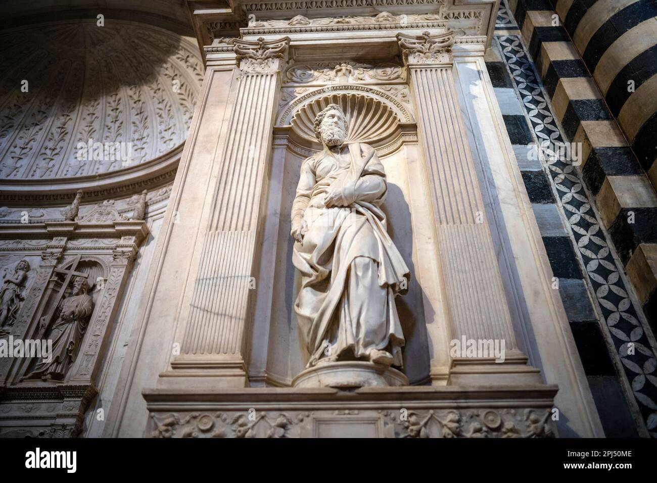 Statue of St Paul by Michelangelo on the Piccolomini Altarpiece in ...
