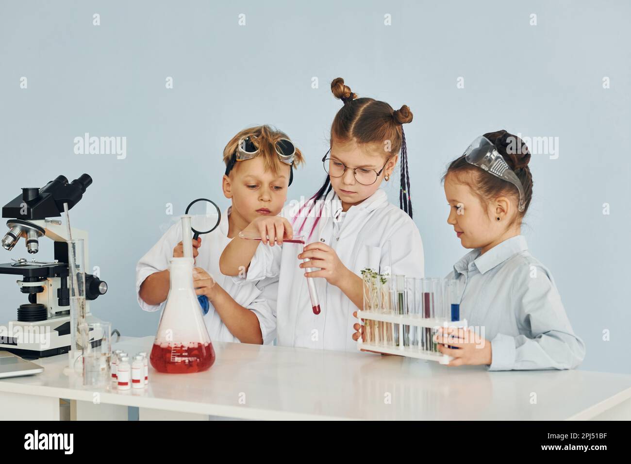 Kids using science lab equipment hi-res stock photography and images ...