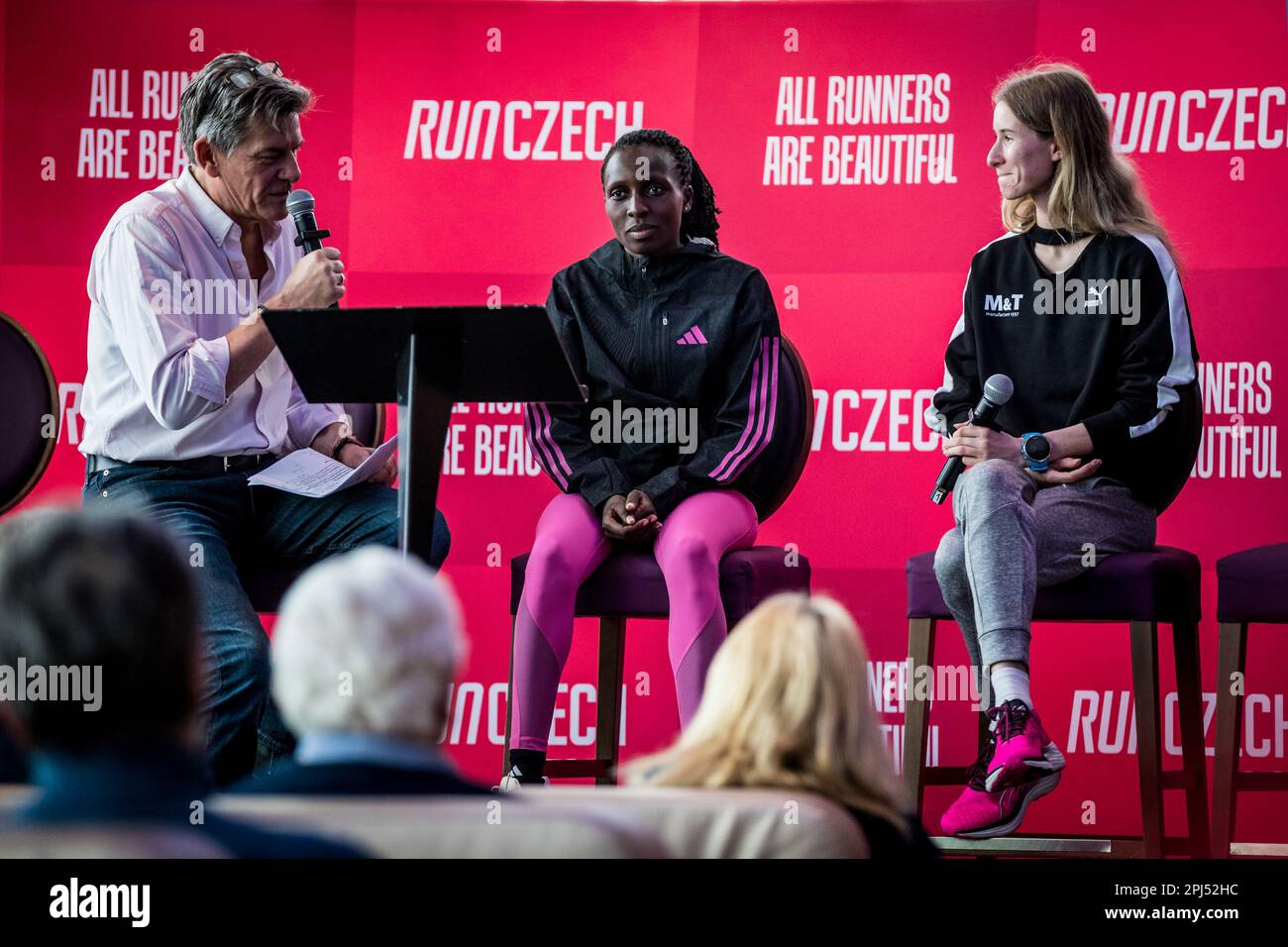 Tim hutchings runner hi-res stock photography and images - Alamy