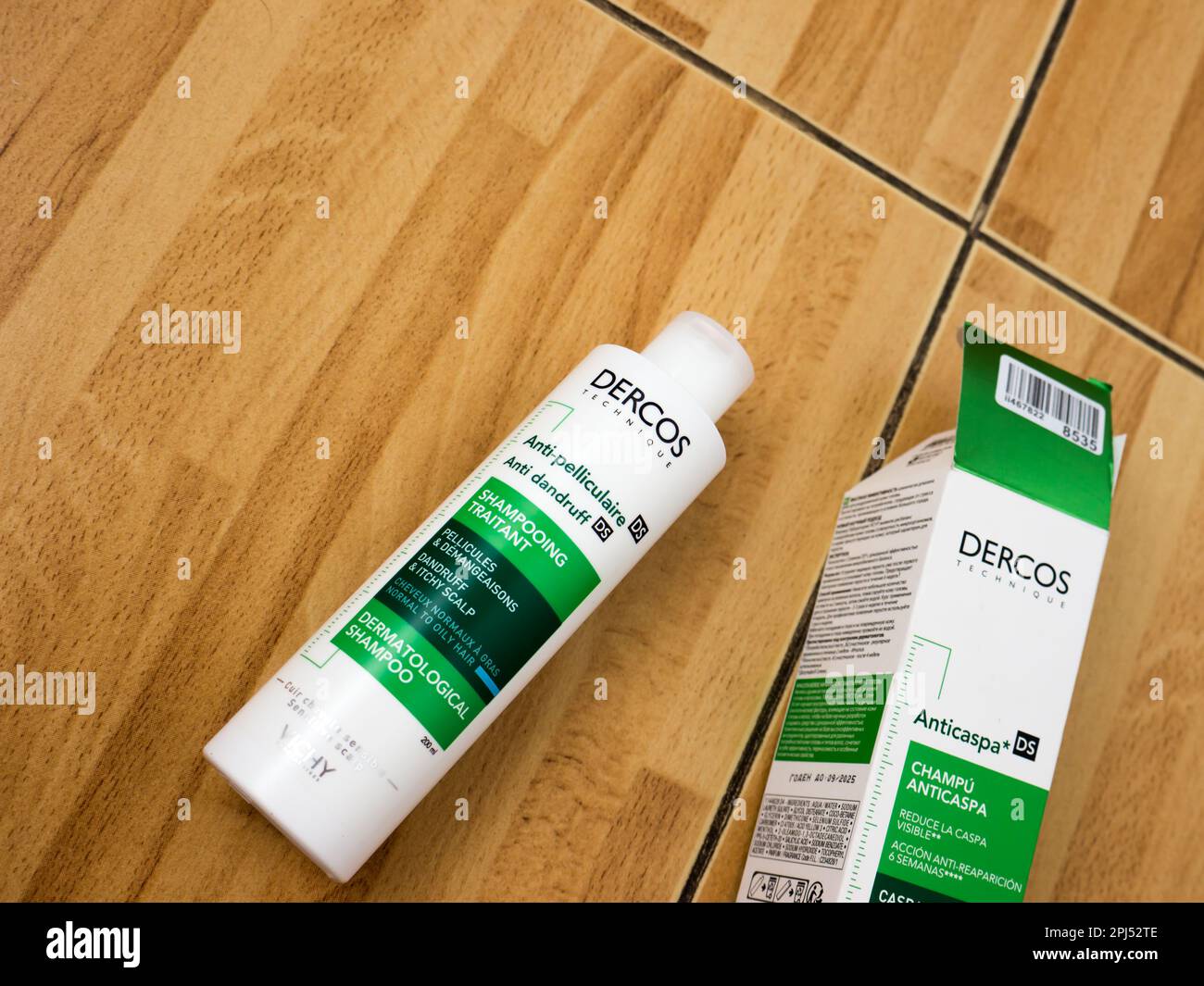 Vichy Dercos Anti dandruff Shampoo Stock Photo - Alamy