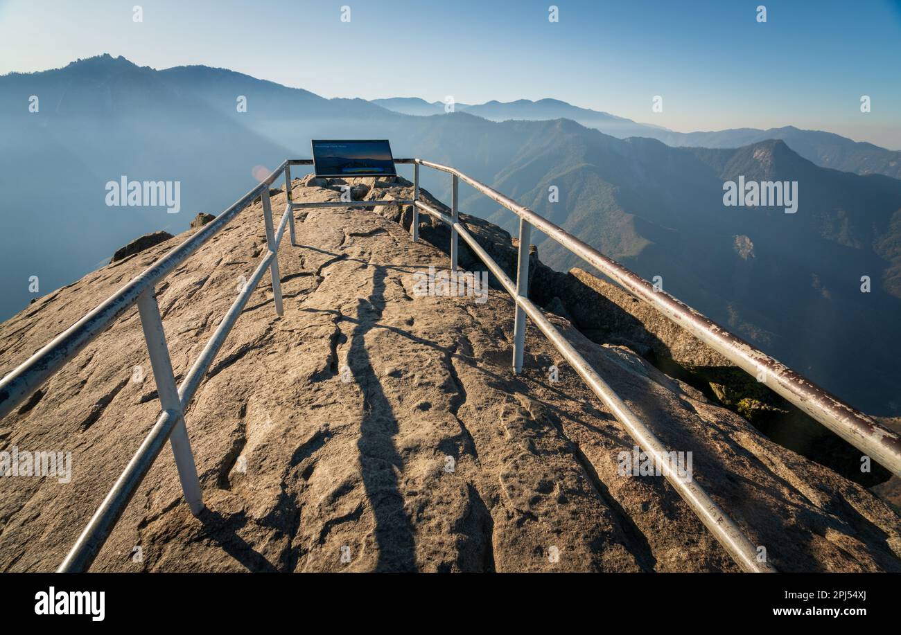 Sequoia National Park in the Sierra Nevada mountains Stock Photo - Alamy