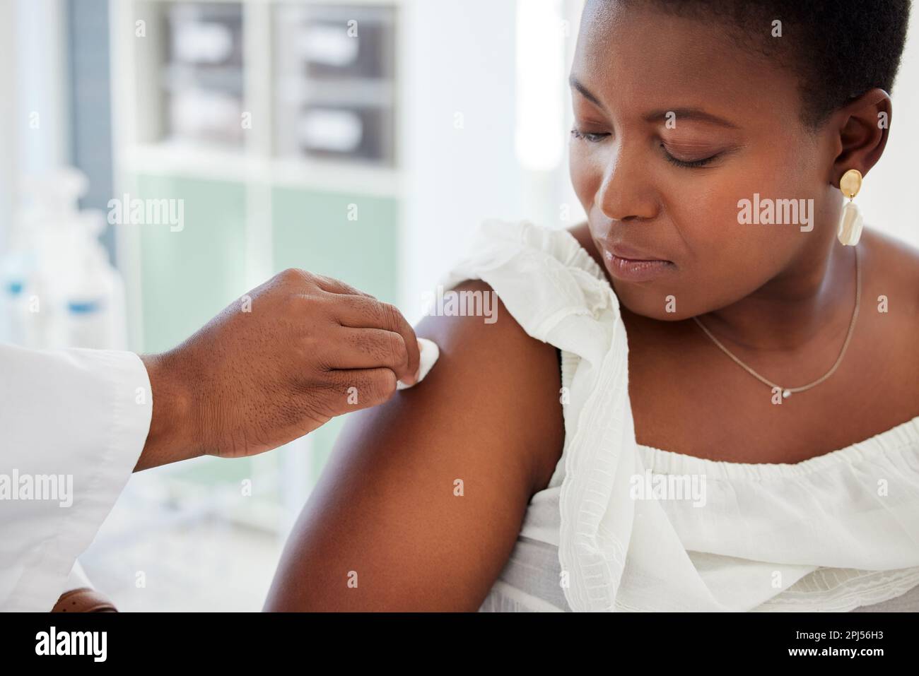 Nurse cleaning injection hi-res stock photography and images - Alamy