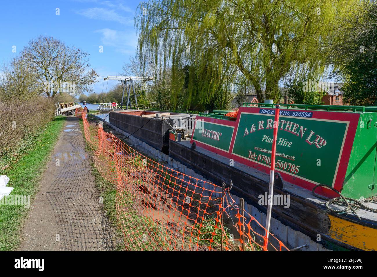 Repairs taking place on the Llangollen Canal in Shropshire Stock Photo ...