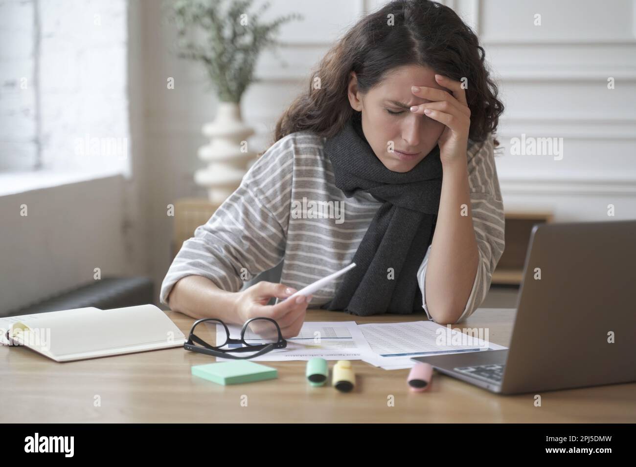 Female emloyee hi-res stock photography and images - Alamy