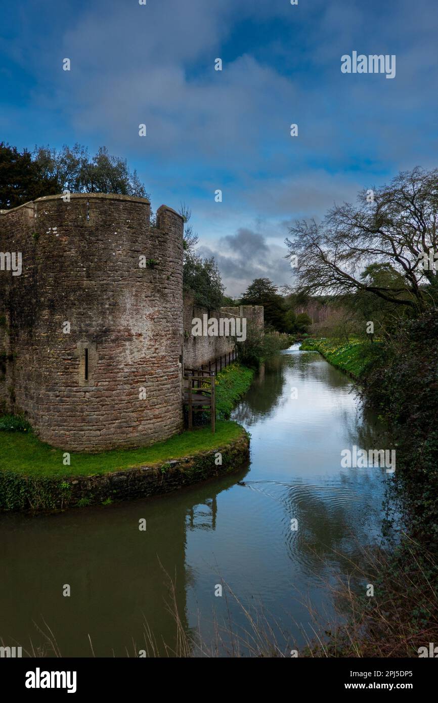 Wells moat hi-res stock photography and images - Alamy