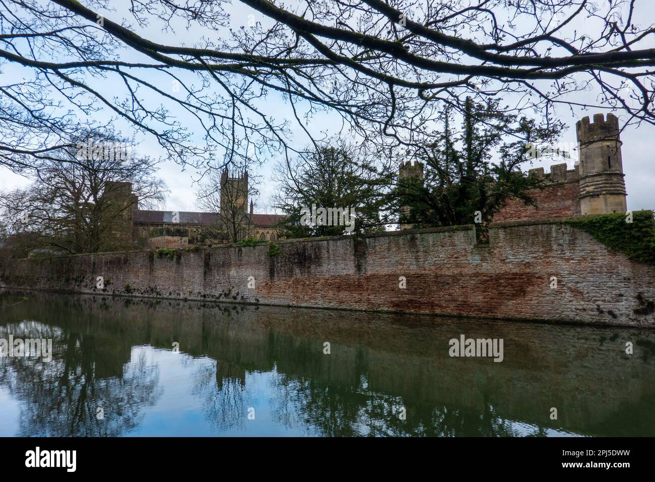 Wells moat hi-res stock photography and images - Alamy