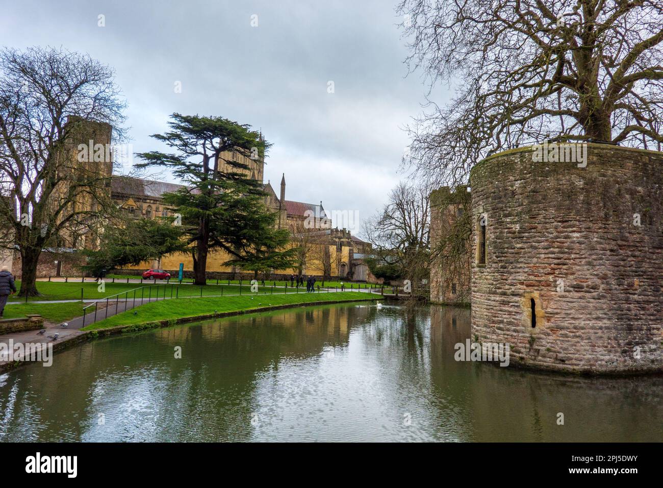 Wells moat hi-res stock photography and images - Alamy