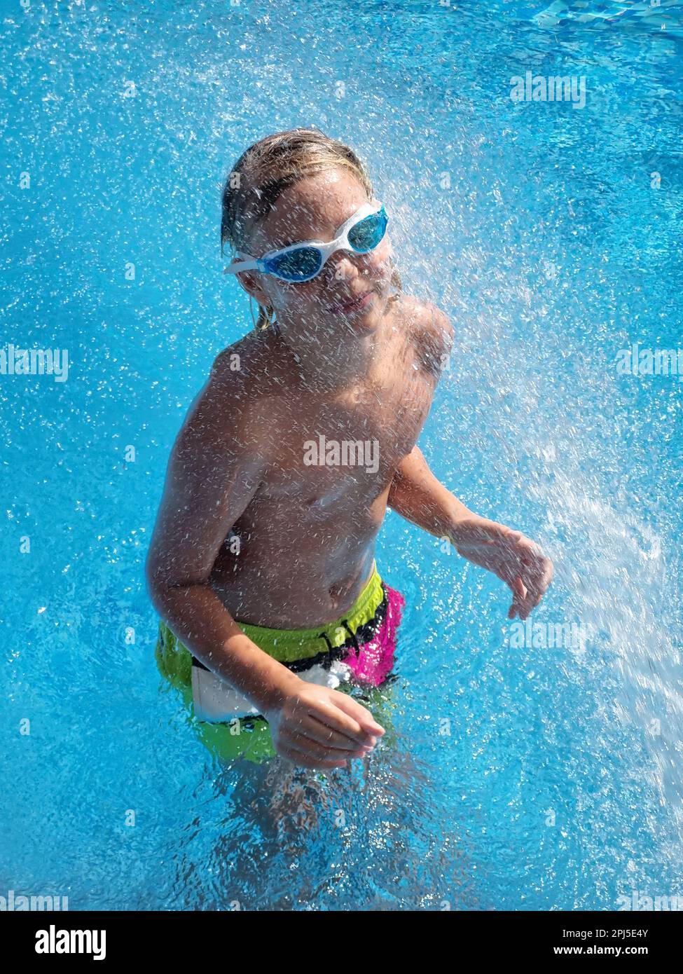 Teenage fun in swimming pool with splashing water Stock Photo - Alamy