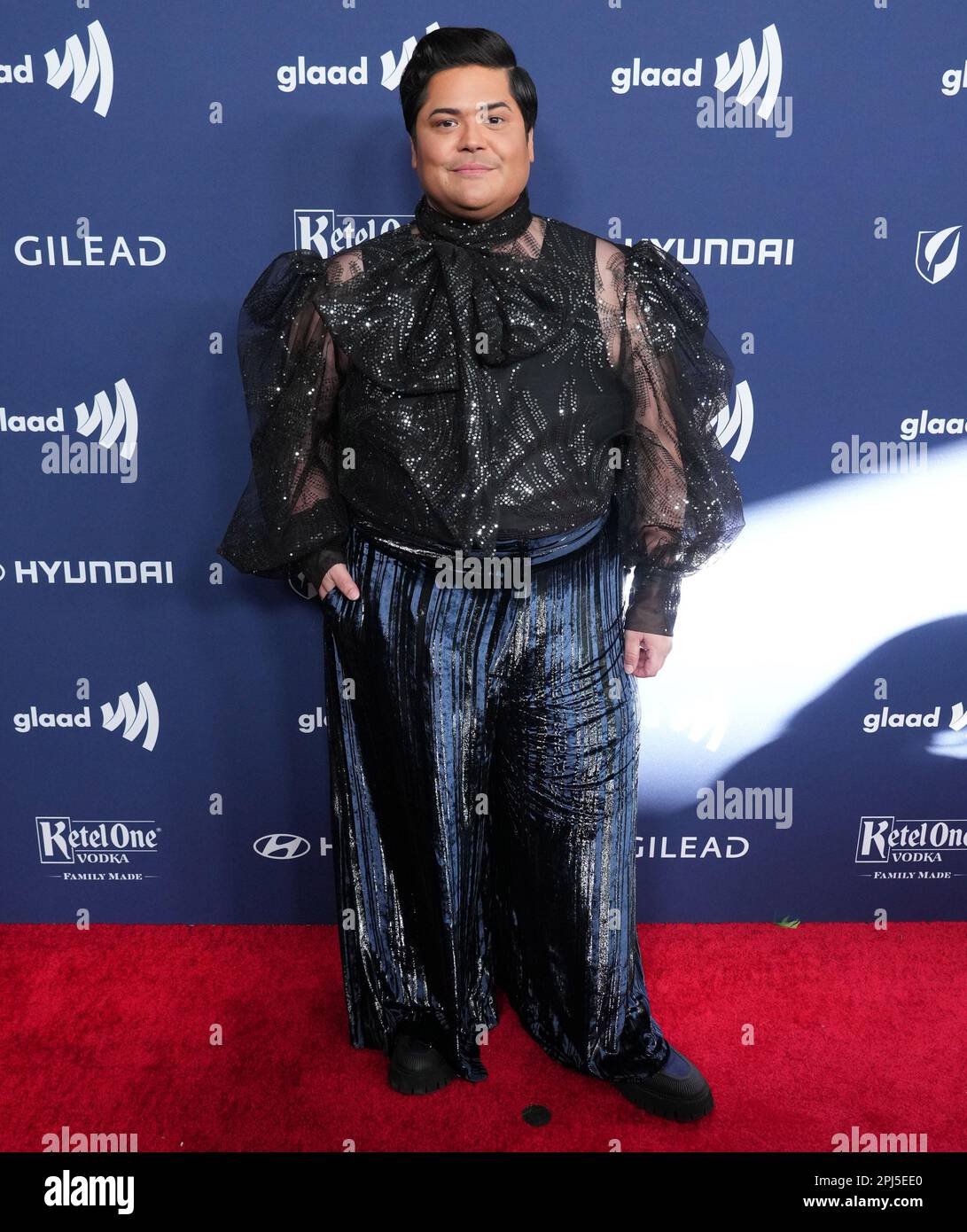 Los Angeles, USA. 30th Mar, 2023. Harvey Guillén arrives at the 34th ...