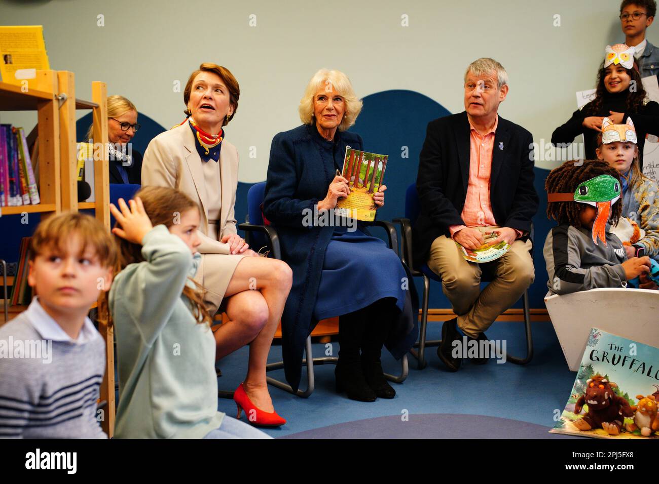 The Queen Consort reading The Gruffalo with Axel Scheffler (left), the ...