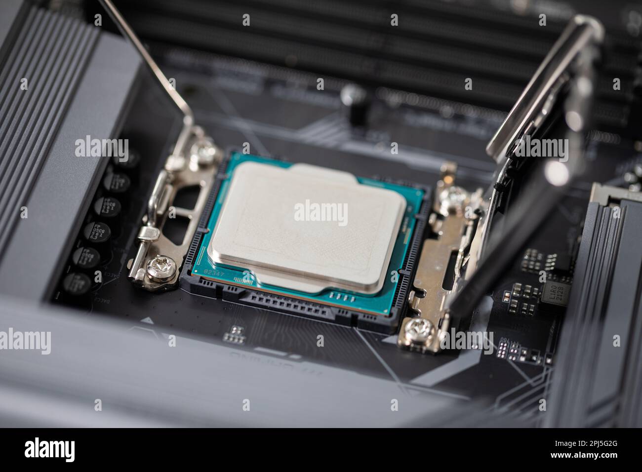 Installing a new intel processor by the computer user Stock Photo - Alamy