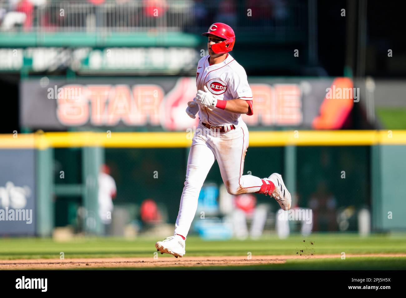 Cincinnati Reds' Spencer Steer (7) rounds the bases after hitting a ...