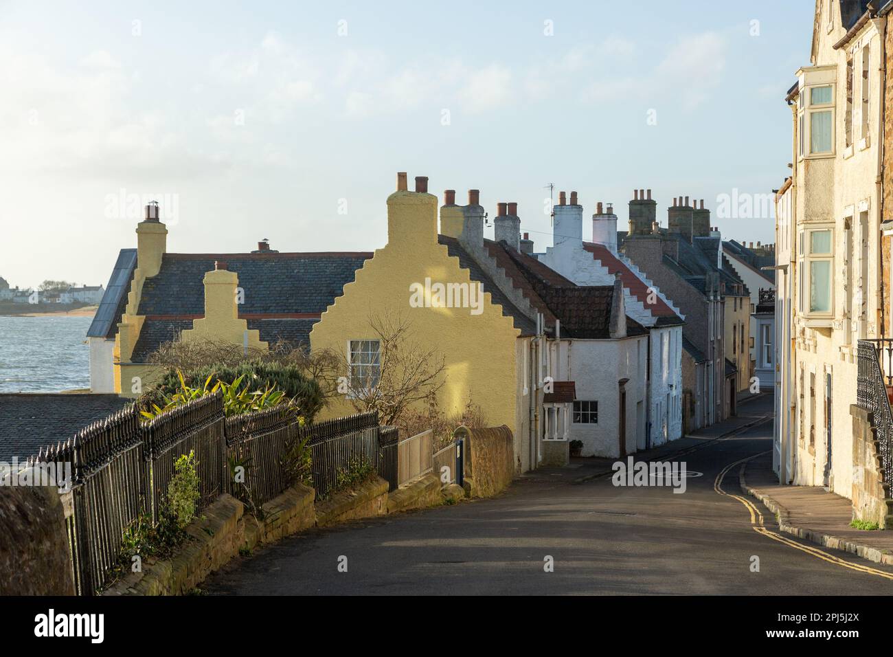 Scottish terrace houses hi-res stock photography and images - Alamy