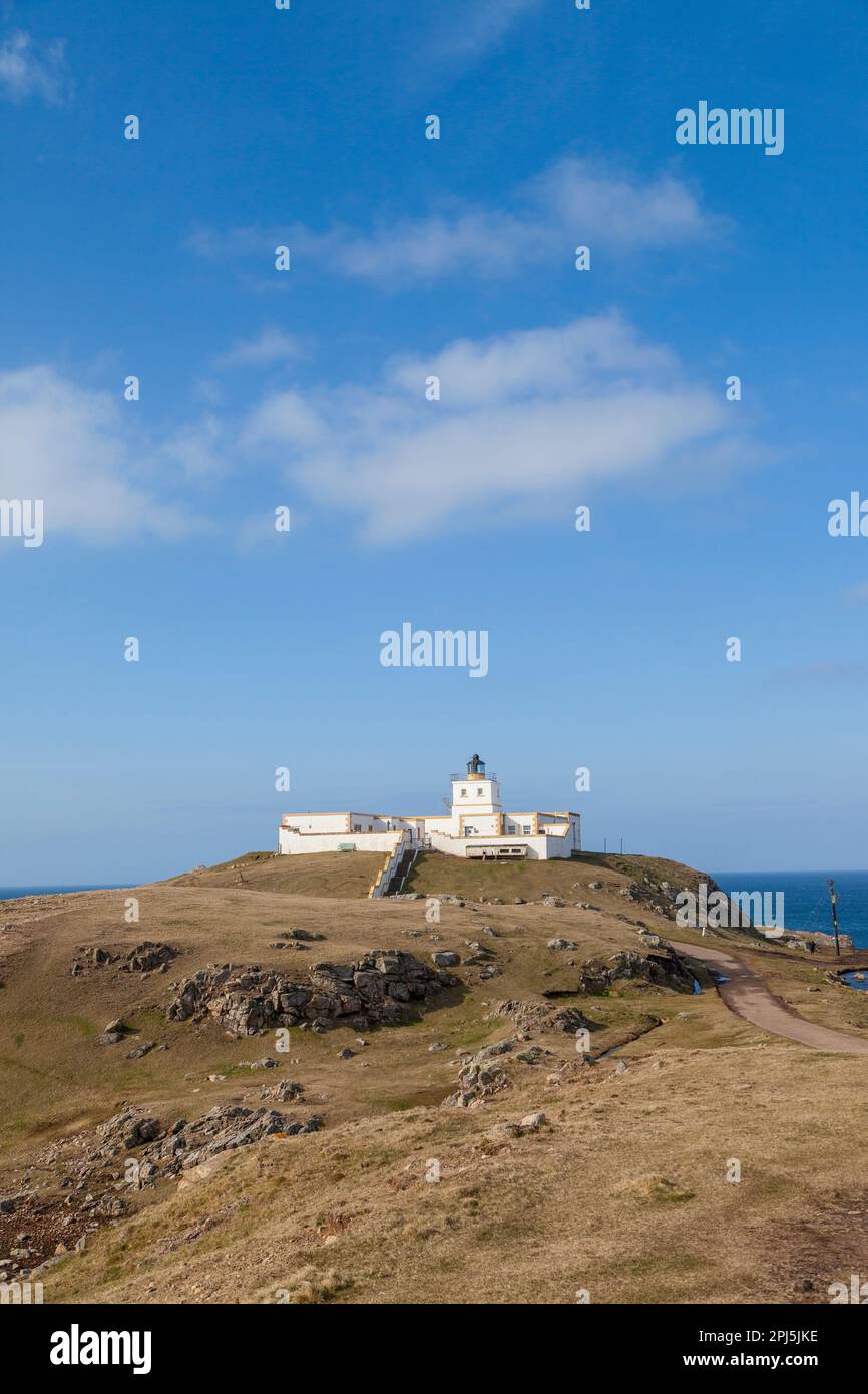 Strathy Point Lighthouse location on the tip of a peninsula at the very ...