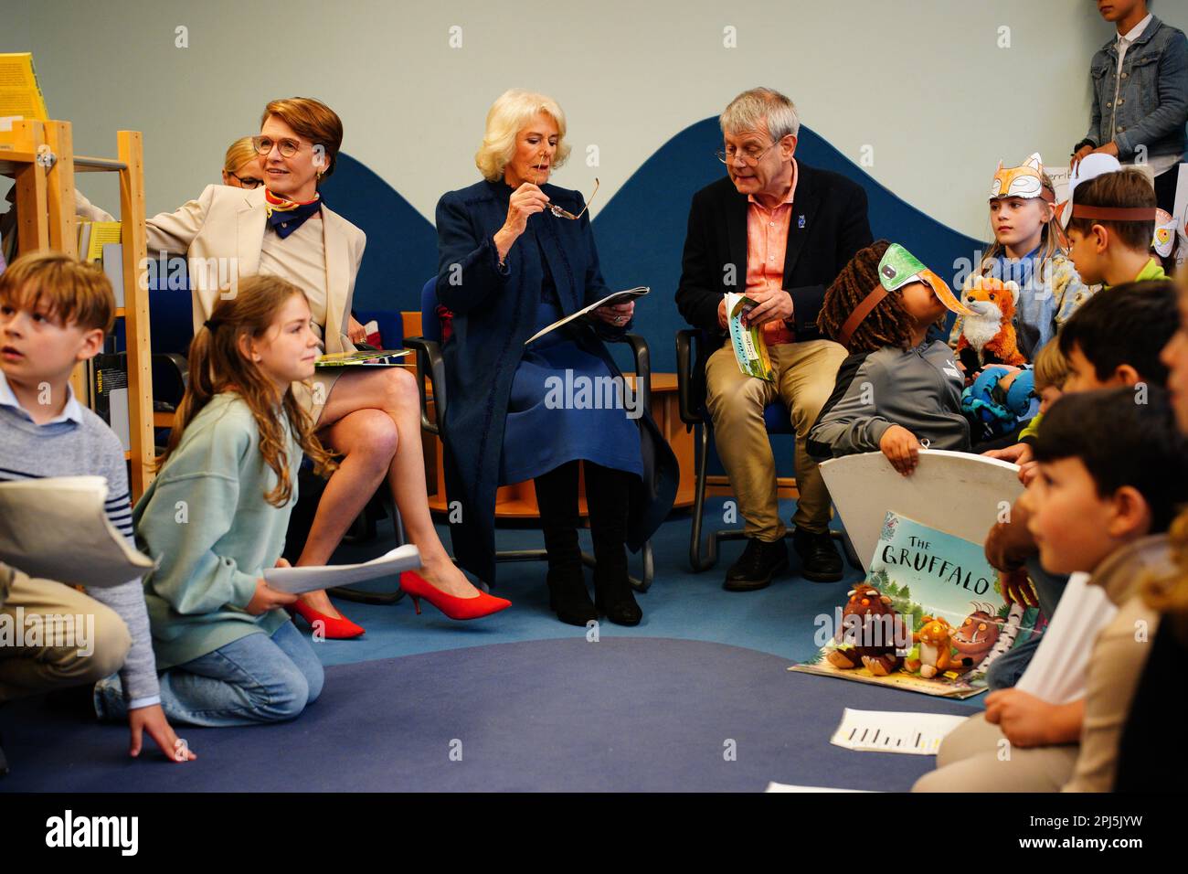 The Queen Consort reading The Gruffalo with Axel Scheffler (right), the ...