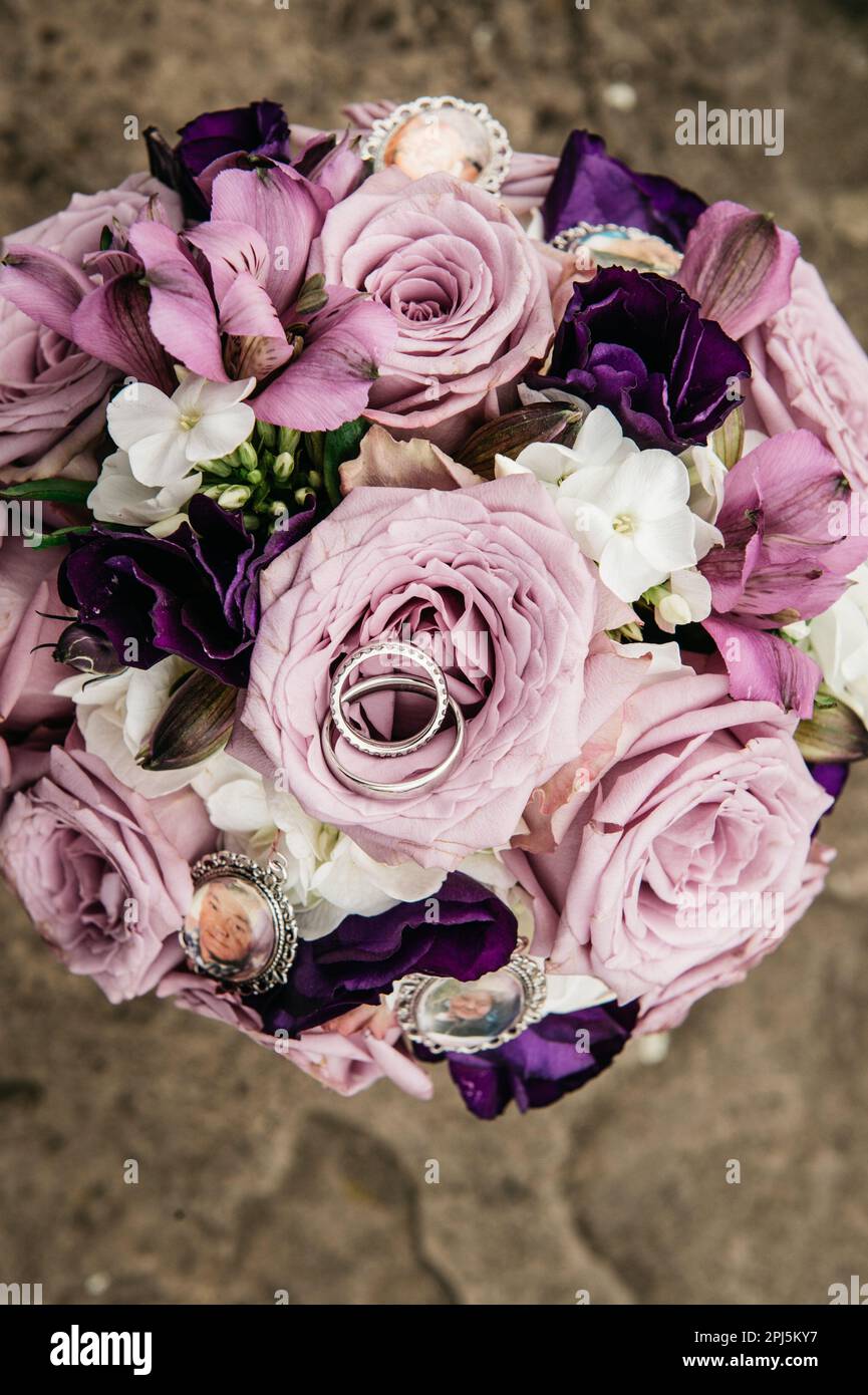 White flower combination hi-res stock photography and images - Alamy