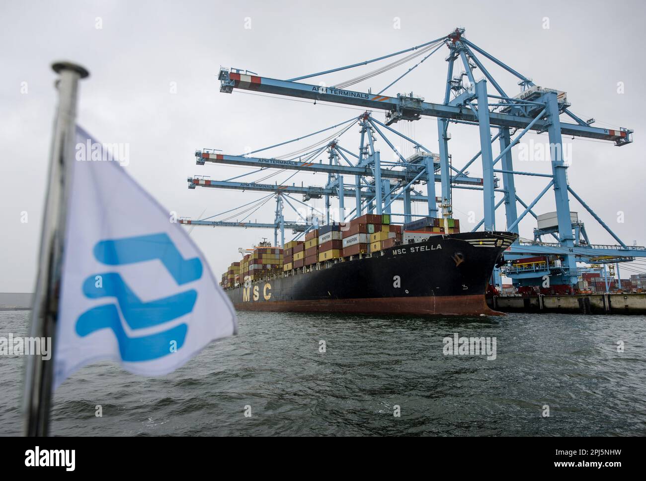 ROTTERDAM - A container ship during a Port of Rotterdam & APM Terminals ...