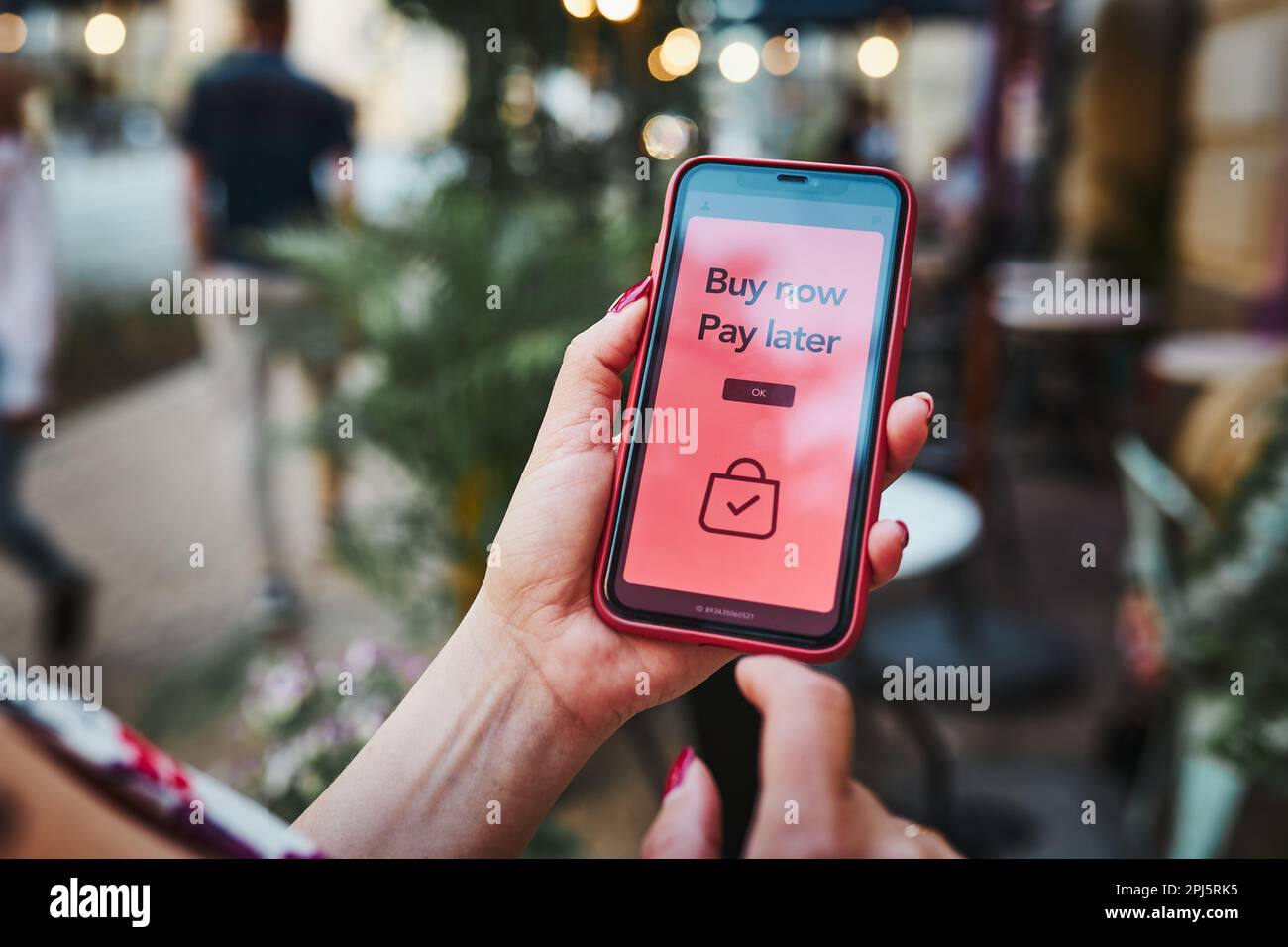 Pay on delivery hi-res stock photography and images - Alamy