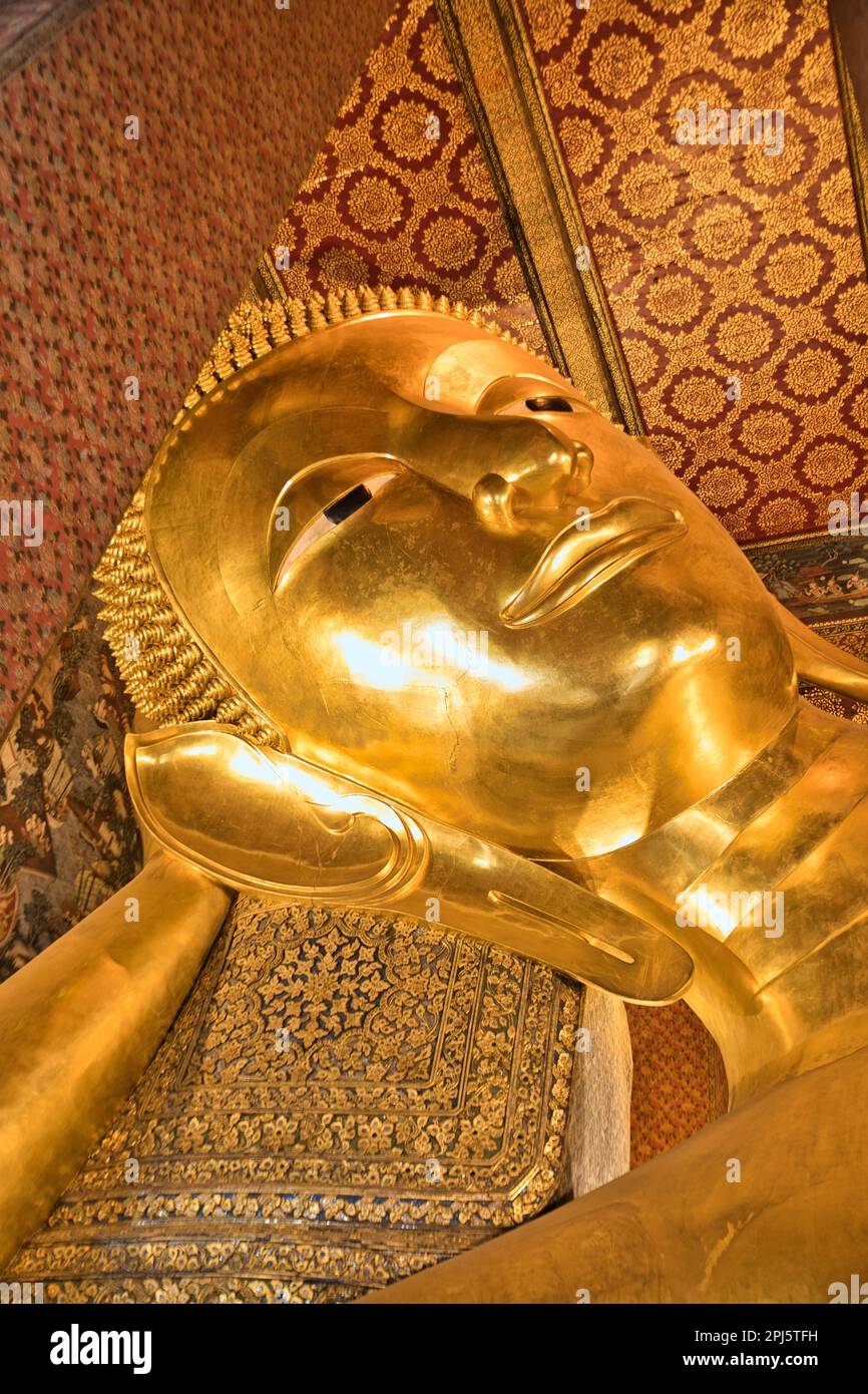 The golden reclining Buddha figure at Wat Pho temple in Bangok ...
