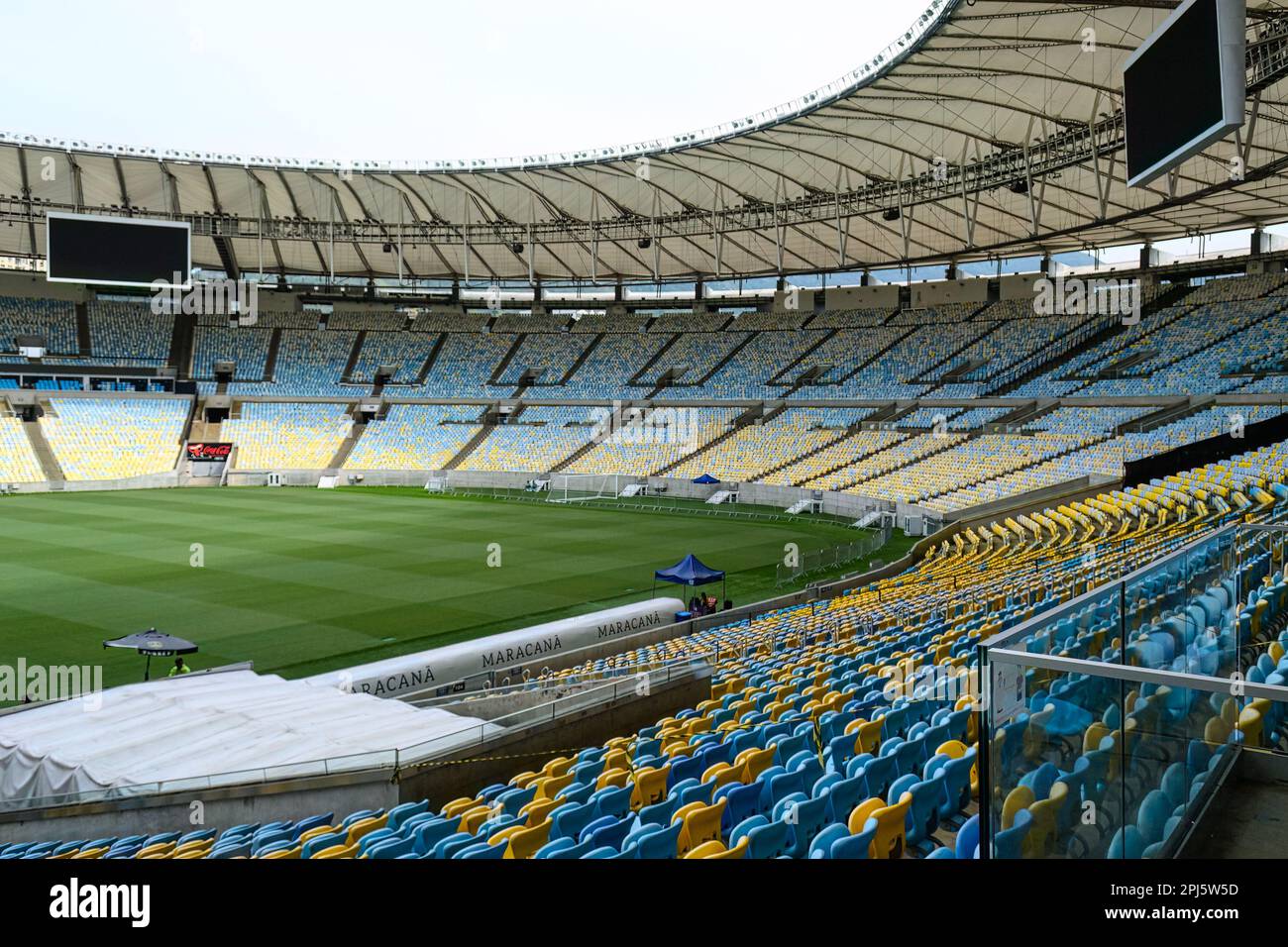 Rio maracana brazil interior hi-res stock photography and images - Alamy