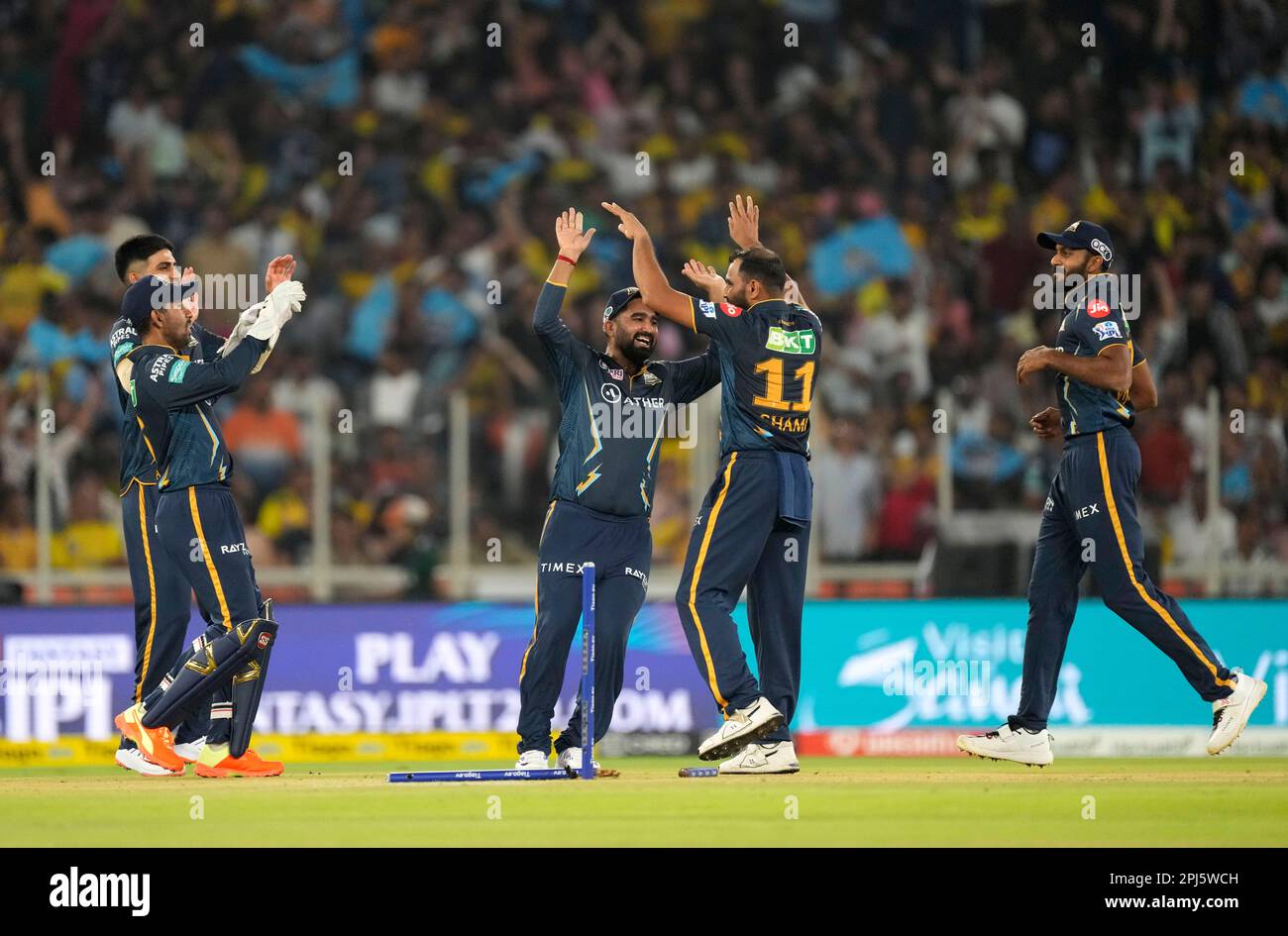 Teammates congratulate Gujarat Titan's Mohammed Shami, second right ...