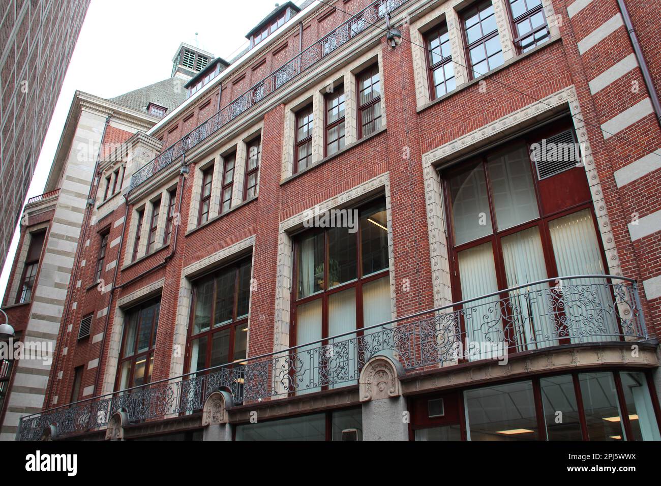 Building stock exchange amsterdam hi-res stock photography and images ...