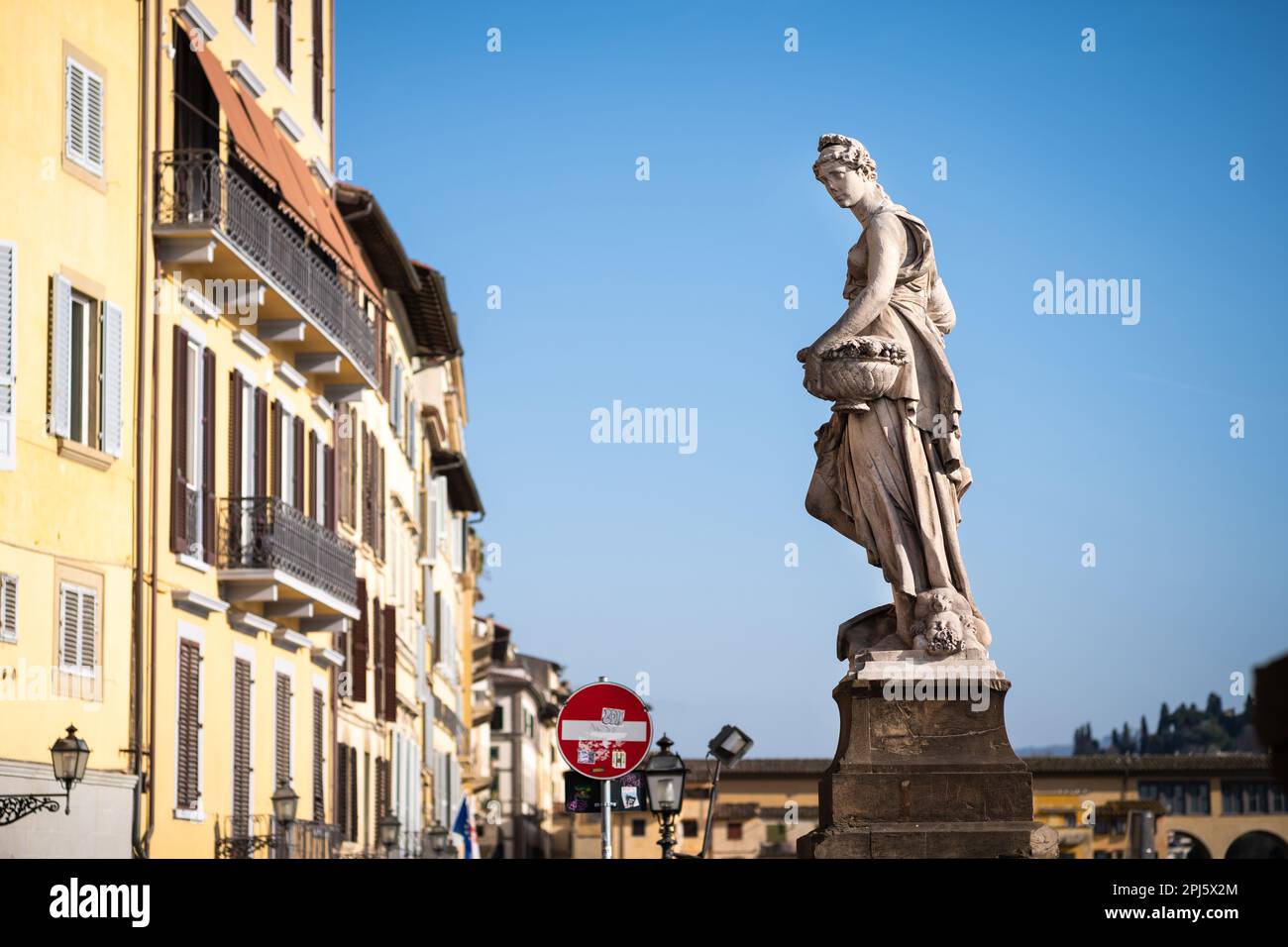 Statue of Spring (Primavera) on the north side of Ponte Santa Trinita ...