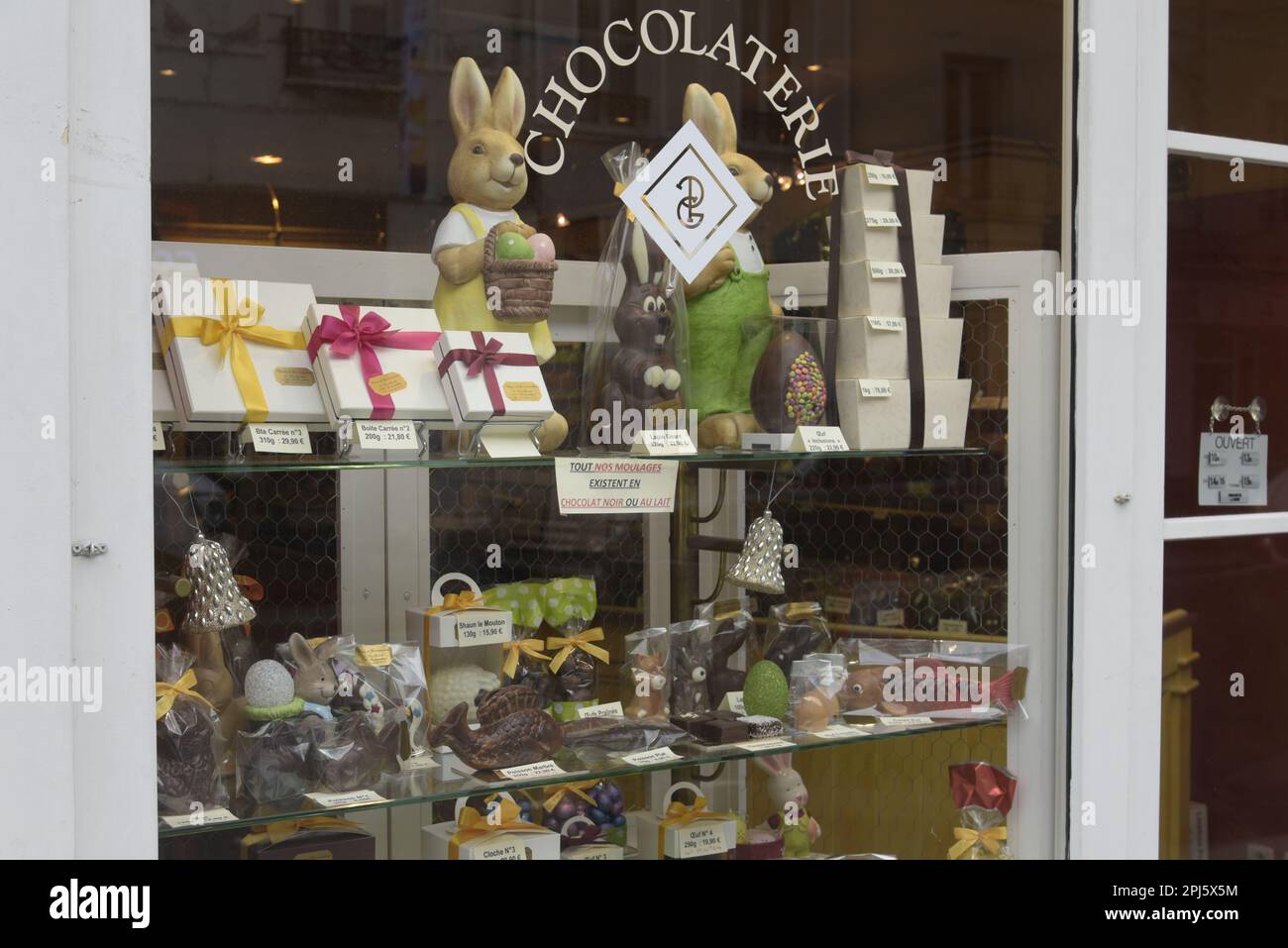 Fontainebleau - France - March 2023: view of the window of a chocolate ...