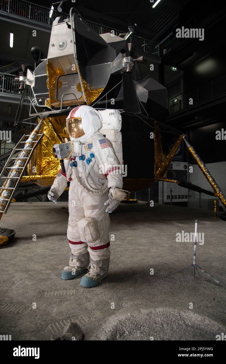 Airplanes and Spacecrafts from the Speyer Technik Museum Flugzeuge und ...