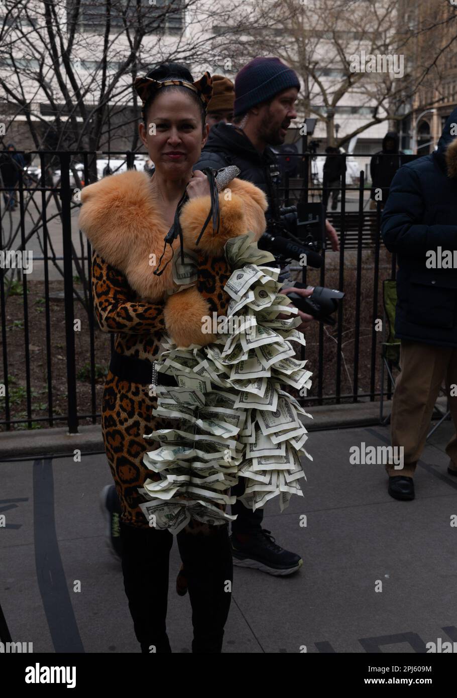 New York, New York, USA. 6th Mar, 2019. MARNIE HALASA of New York wears ...