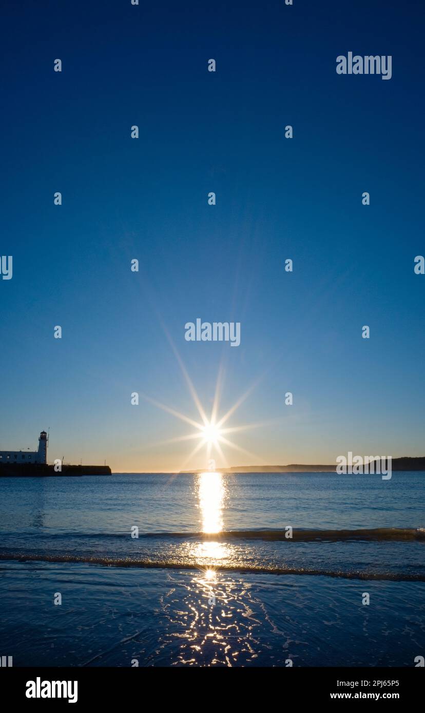 Winter sunrise with flare at Scarborough beach Stock Photo - Alamy