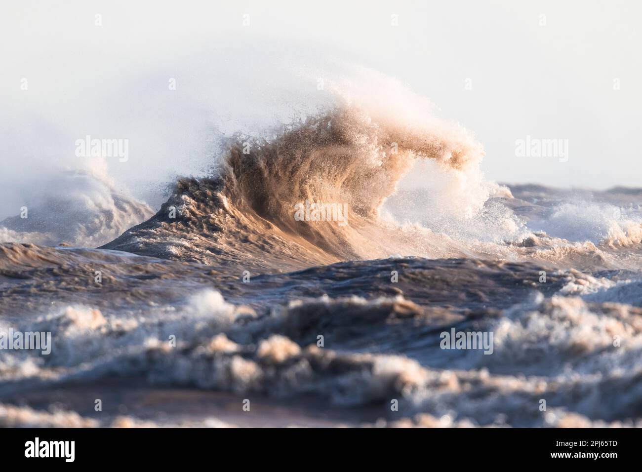Strong winds on Lake Erie, whip large waves and swells Stock Photo - Alamy