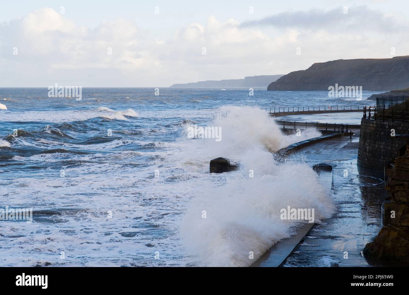 Heavy seas breaking over the foreshore at Scarborough South Bay Stock ...