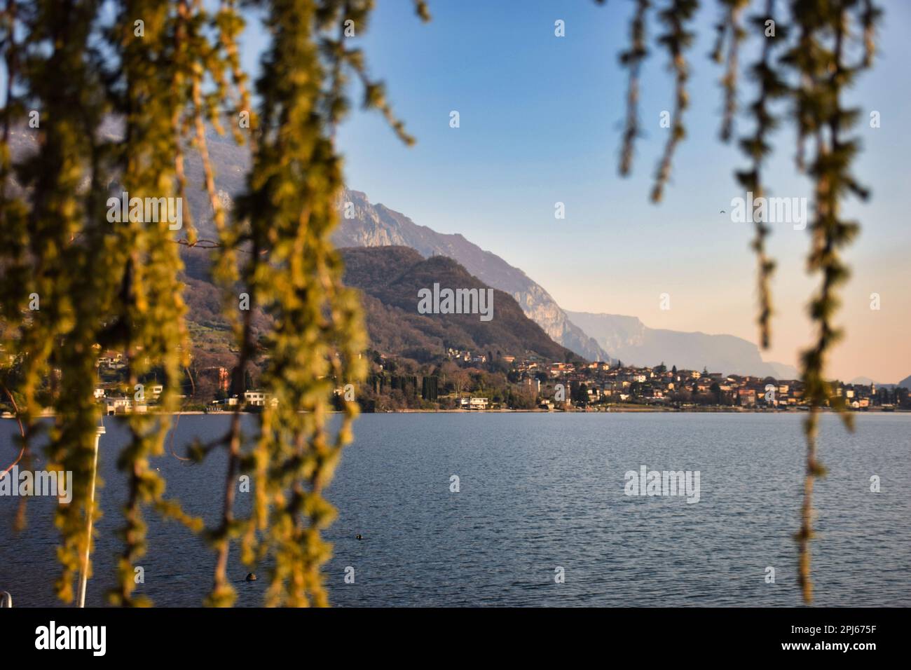 Lago lario hi-res stock photography and images - Alamy