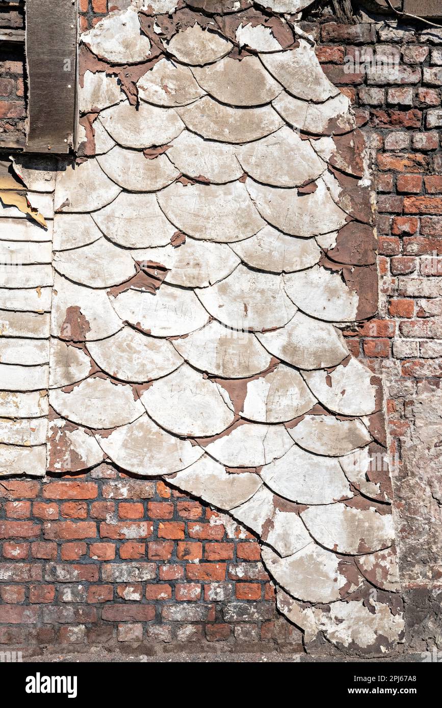 Patterned plasterwork on exterior brick wall Stock Photo - Alamy