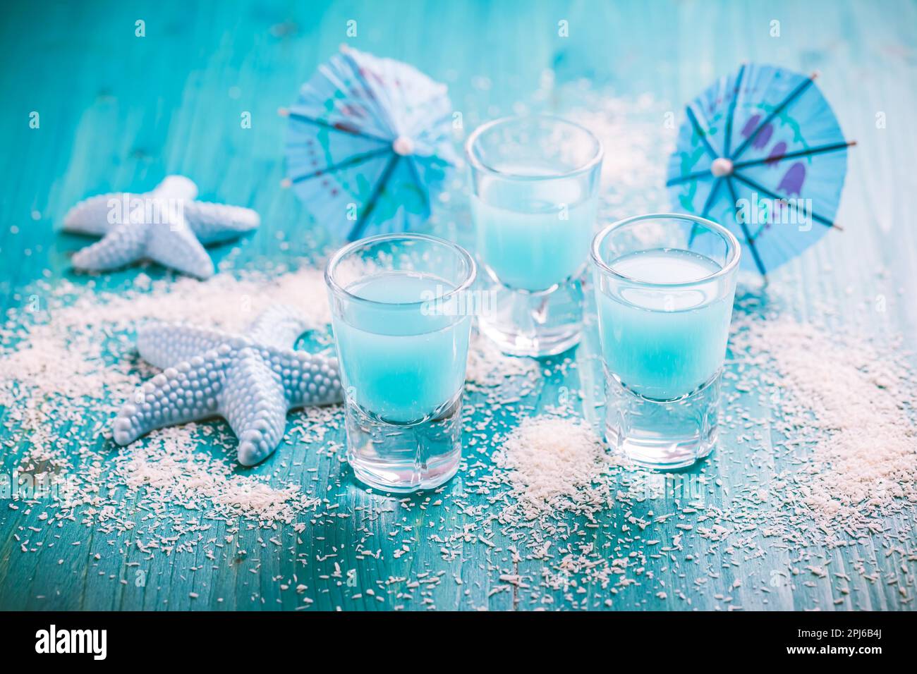 Blue background with cocktail hi-res stock photography and images - Alamy