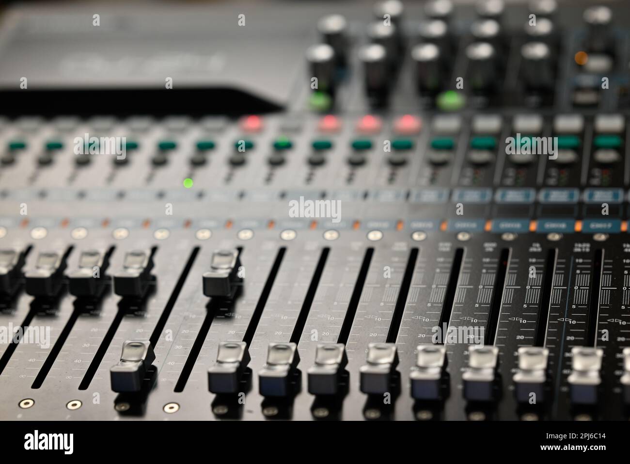 Soundboard levels hi-res stock photography and images - Alamy