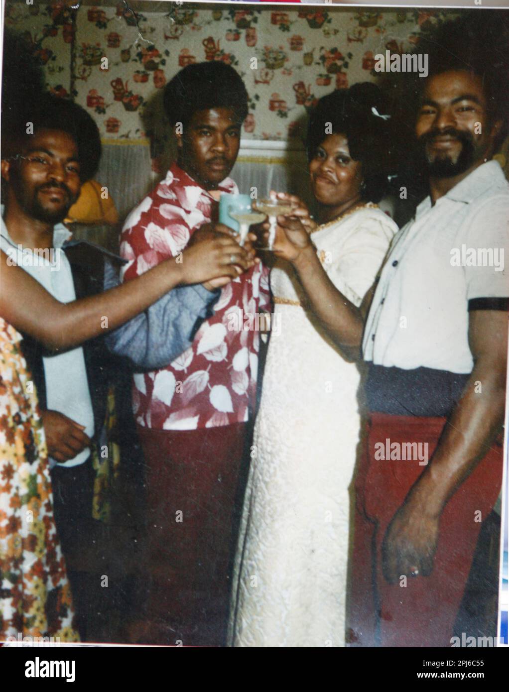 allen 087 ls.jpg Photo of Ron Allen Sr. (far left) and relatives. Ron ...