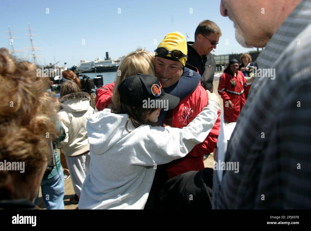 alcatrazswim 0064 ls.JPGFrom left: Anna Hurwitz, Robin Hurwitz and ...