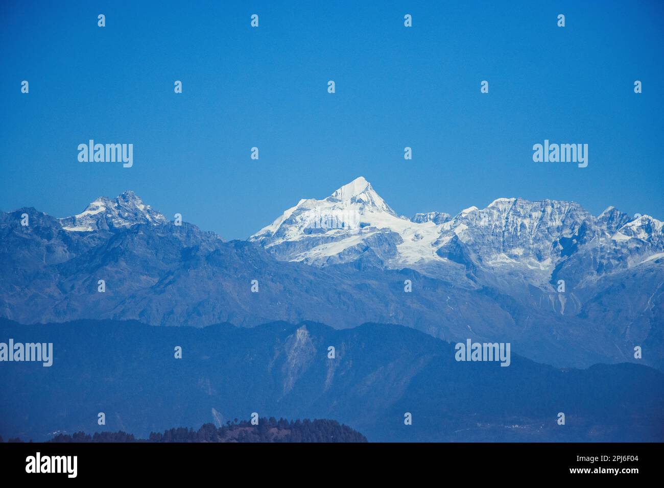 The ganesh himal mountain range hi-res stock photography and images - Alamy