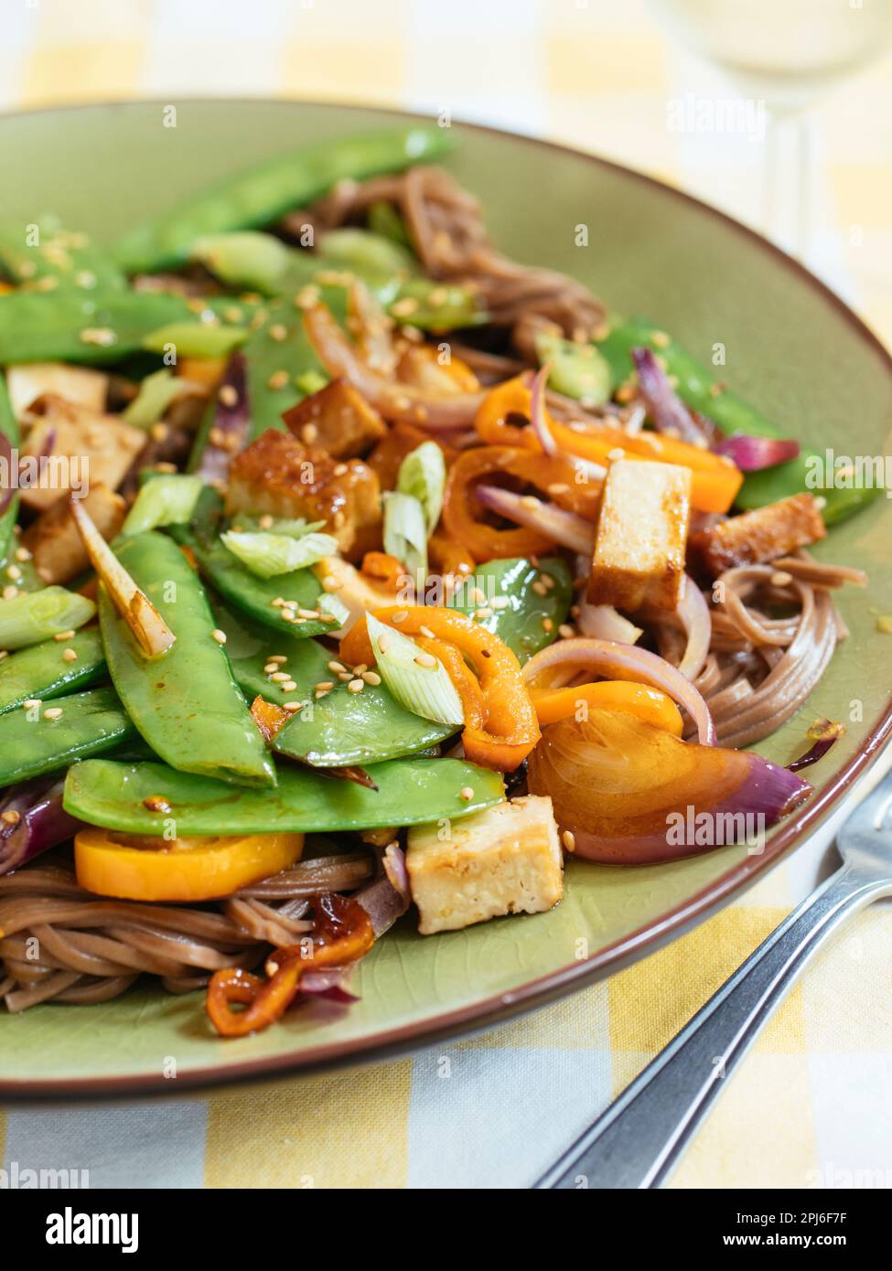 Stir-fried Sugar Snap Pea Pods on Soba Noodles Stock Photo - Alamy